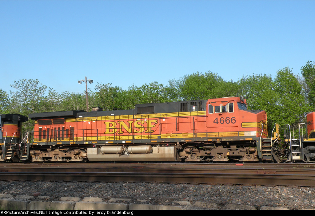 BNSF 4666